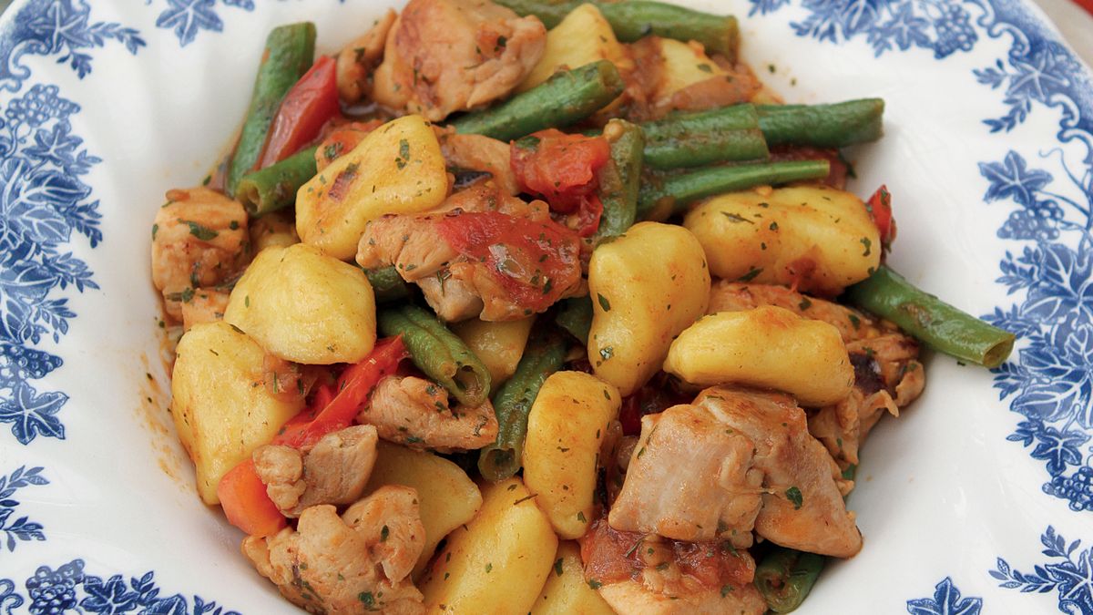 Gnocchi s kuřecím masem a rajčaty - Proženy