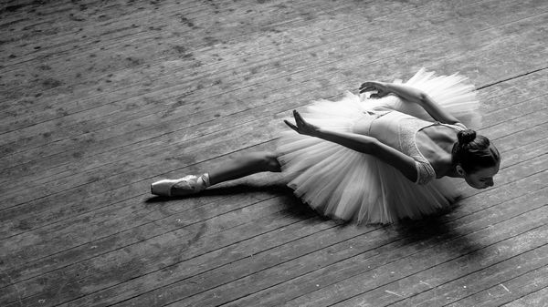 Nejlepší cviky na záda a držení těla. Inspirujte se u ladných baletek