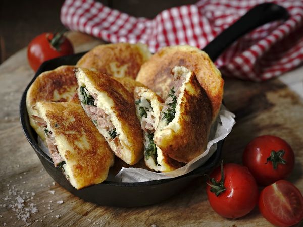 Bramborové placky plněné houbami s bylinkami