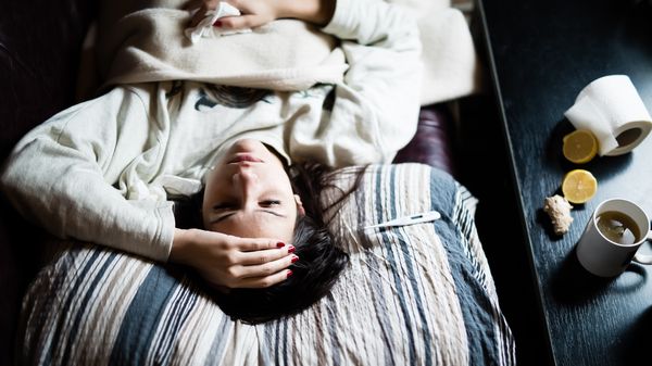 Spálová angína: přenos hrozí nejen od dětí! Jaká je prevence?