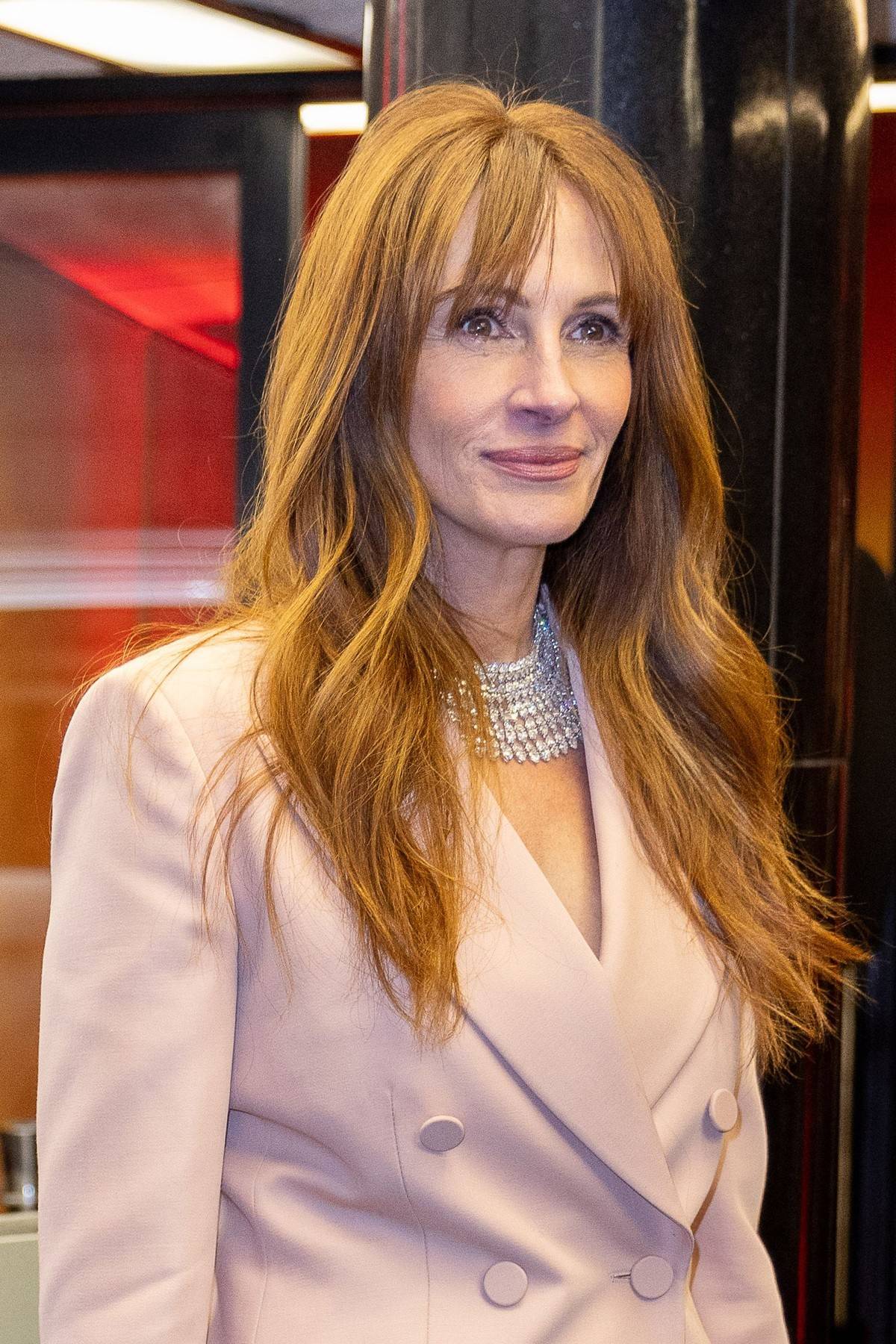Foto: Julia Roberts v oslnivém růžovém kostýmku a úchvatných botách od ...