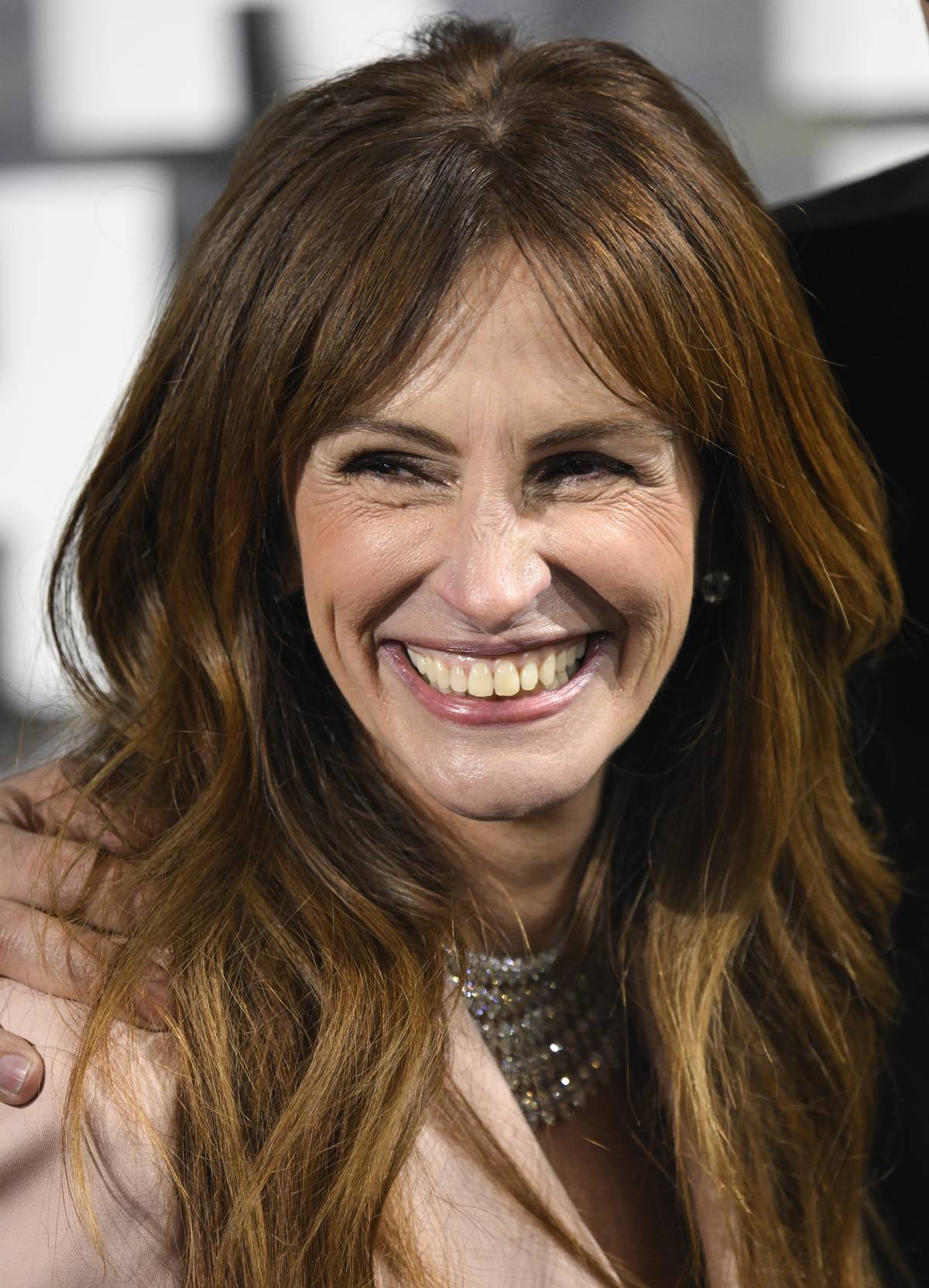 Foto: Julia Roberts v oslnivém růžovém kostýmku a úchvatných botách od ...