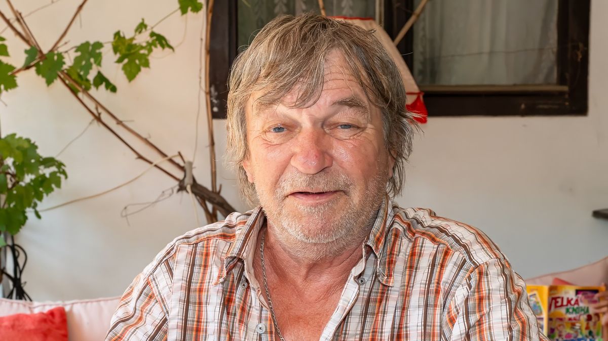 Roman Skamene. Sedmdesátník s pestrou minulostí