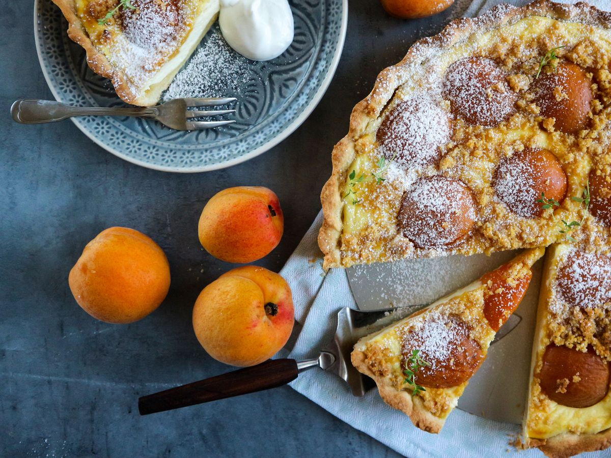 Meruňkový koláč s mandlovou drobenkou a ricottou