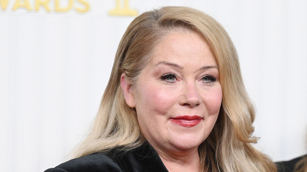 Christina Applegate's Battle with Multiple Sclerosis: Insights into the ...